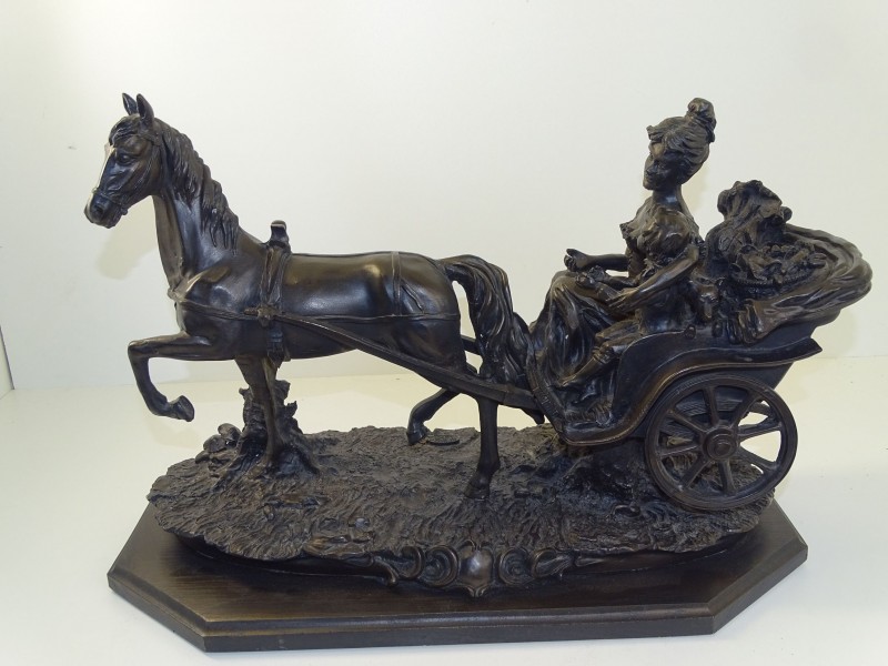 Beeld: Edelvrouw met Kind in Koets, Bagno Argento, Italy - Kringwinkel