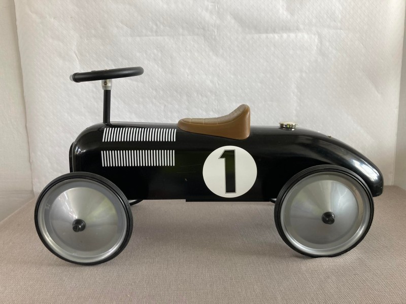 Loopwagen met een vintage look: Vives - Kringwinkel