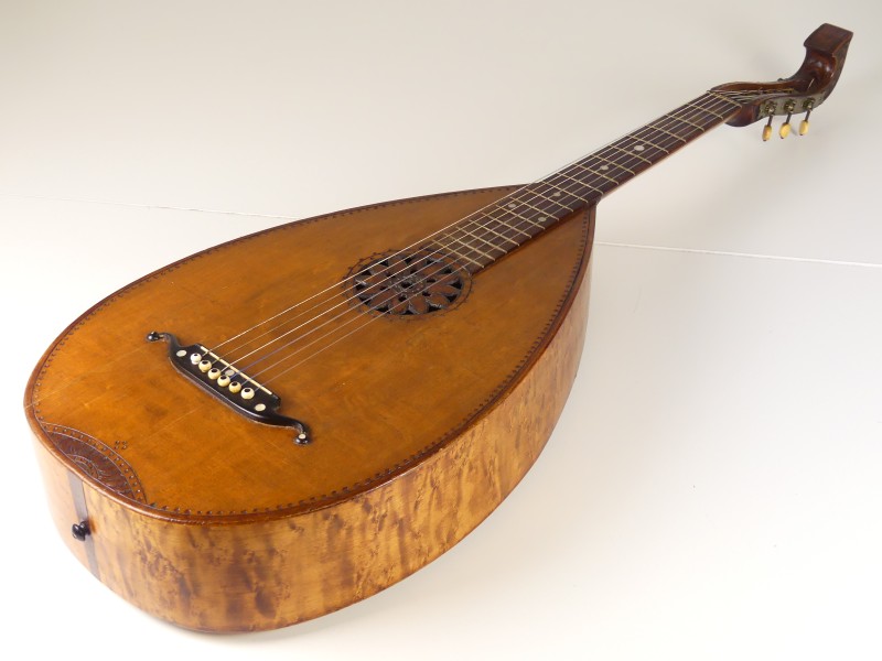 Oud Snaarinstrument - Kringwinkel
