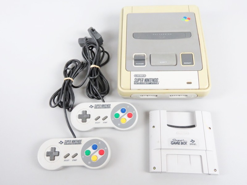Super nintendo en super gameboy - Kringwinkel
