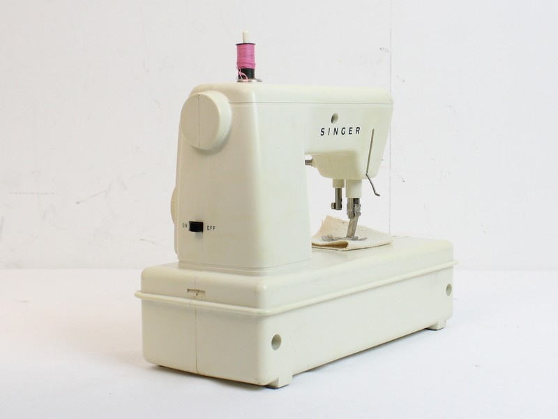 Singer Golden Panoramic Naaimachine - Kringwinkel