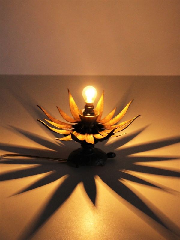 Klein messing lampje : bloem- /schildpadvormig - Kringwinkel