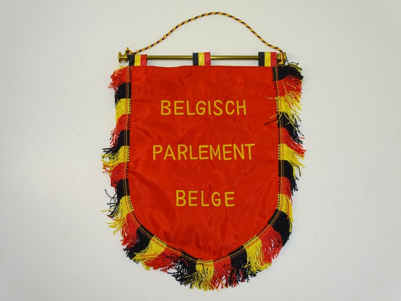 Officiële Vlag: Belgisch Parlement Belge - Kringwinkel