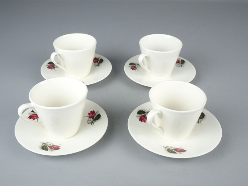 4 tassen en ondertassen gemerkt Boch Vedette. - Kringwinkel