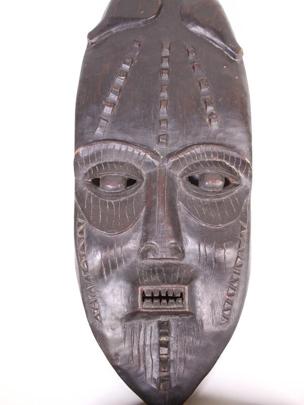 Afrikaans Masker - Kringwinkel
