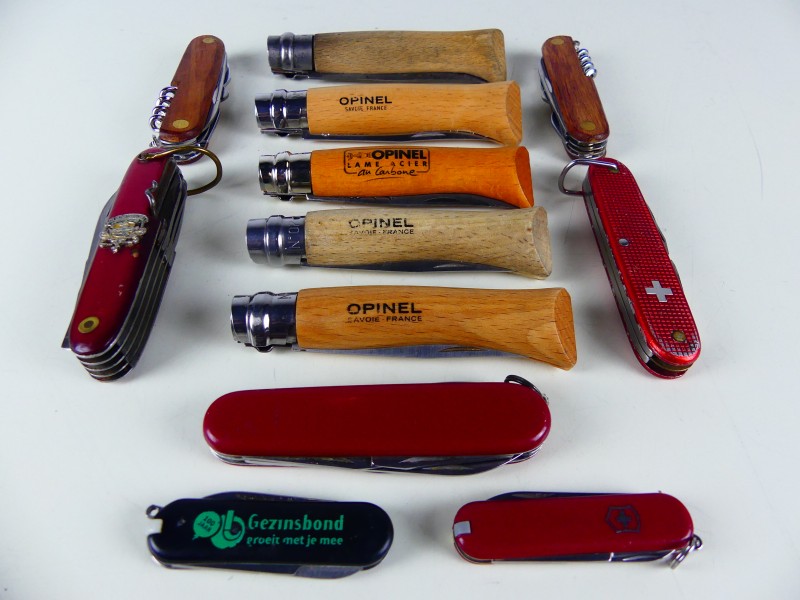 Lot vintage zakmessen Victorinox / Opinel Stainless - Kringwinkel