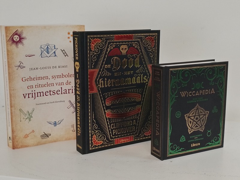 Setje 'magische en mystieke boeken' - Kringwinkel