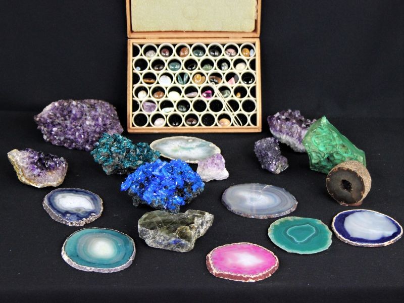 Verzameling mineralen en halfedelstenen - Kringwinkel
