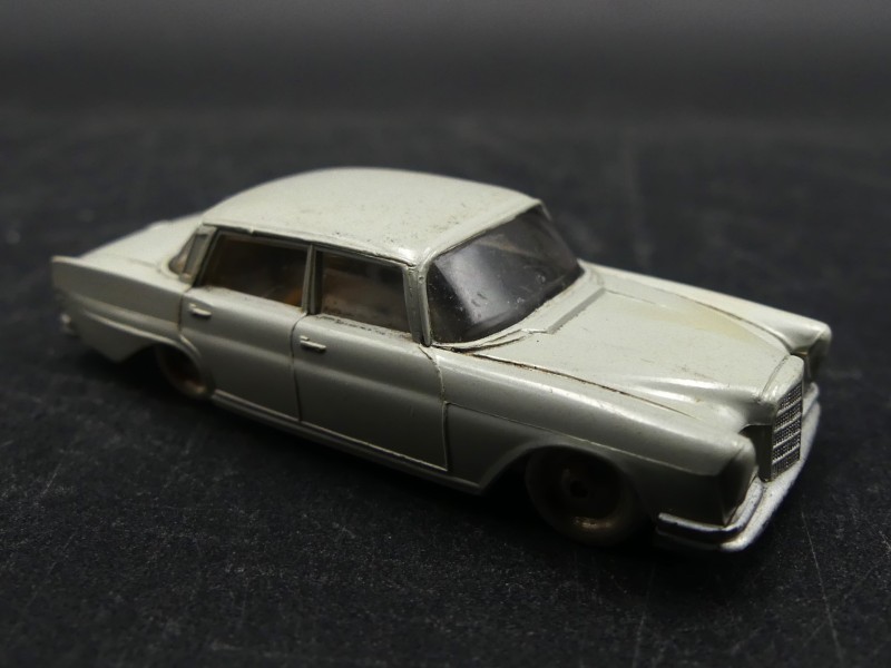 Vintage LEGO Mercedes 220 S - Kringwinkel