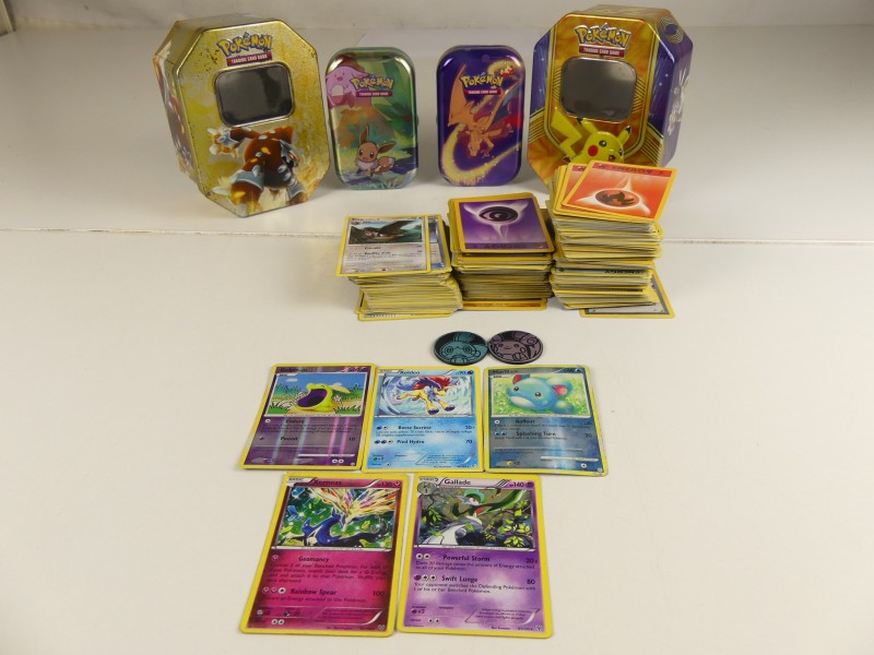 Pokémon kaarten met 2 blikken dozen - Kringwinkel