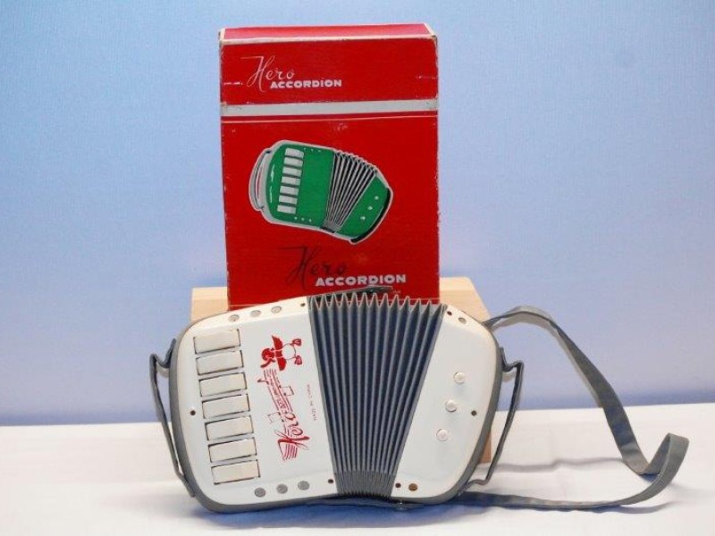 "Hero Accordion UC 099" - Kringwinkel
