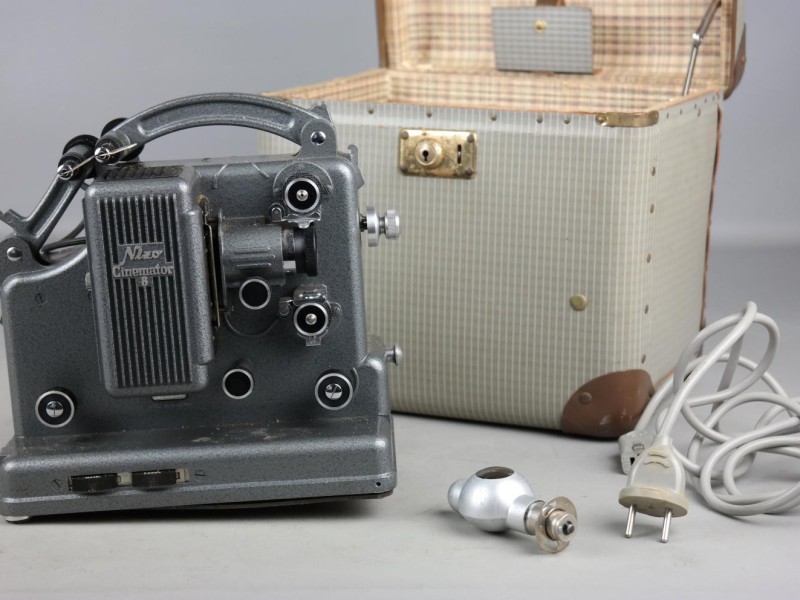 Nizo cinemator 8 mm vintage filmprojector. - Kringwinkel
