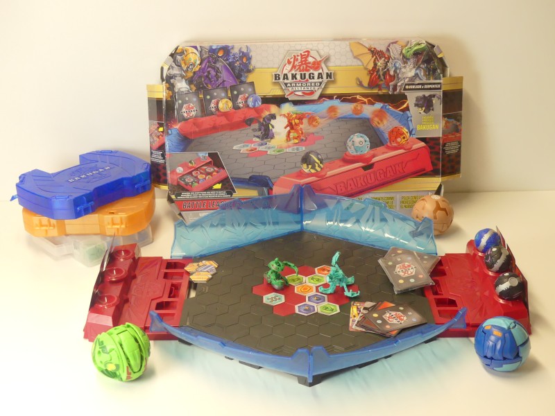 Bakugan game cards + Battle Arena (1) - Kringwinkel