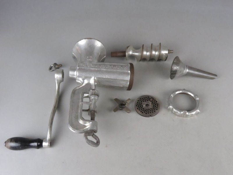 Grote vintage vleesmolen gemerkt maat 10, - Kringwinkel