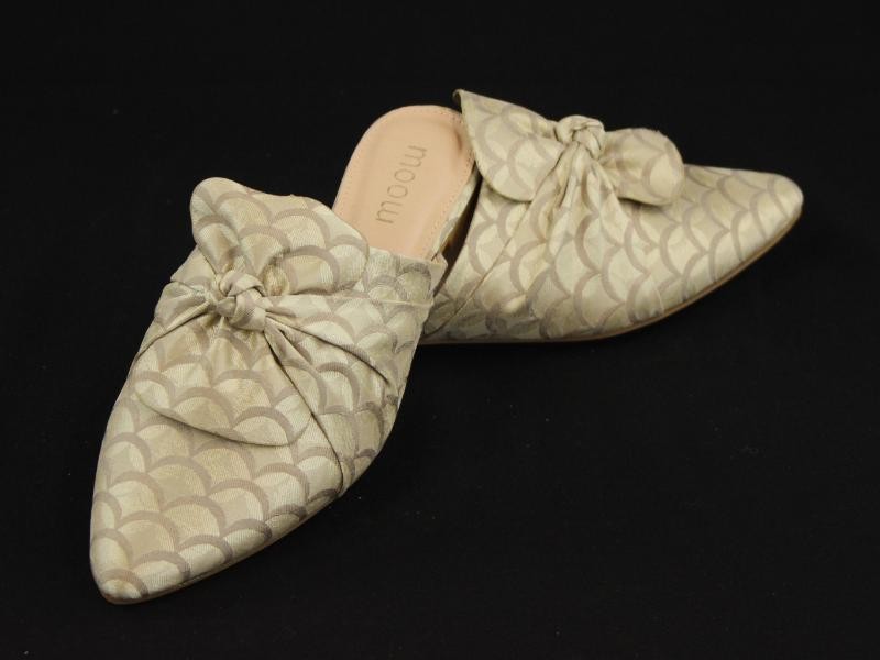 Mooie slippers MOOW - nieuw in de doos (38) - Kringwinkel