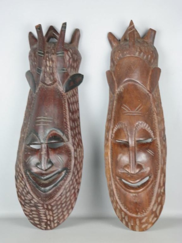 2 grote houten vintage maskers - Kringwinkel