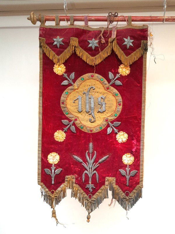 Antieke kerkelijke vaandel - Kringwinkel