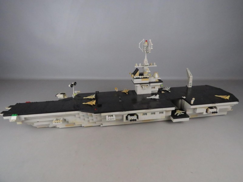 Mega blocks USS Kitty hawk - Kringwinkel