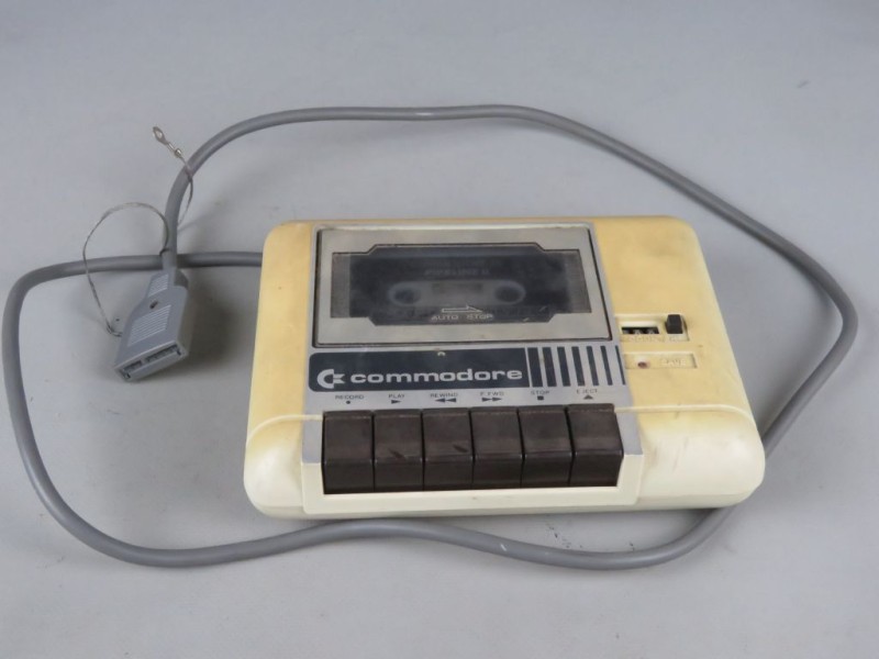 Commodore datasette + Pipeline II spel - Kringwinkel