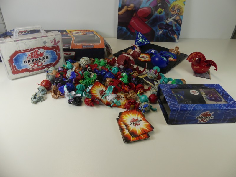 Bakugan game cards + Battle Arena (2) - Kringwinkel