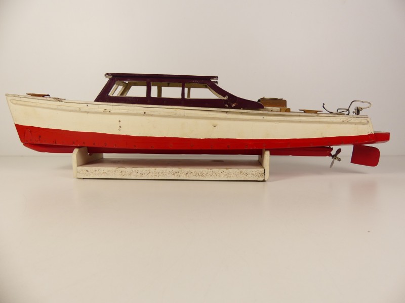 Vintage houten boot op batterijen - Kringwinkel