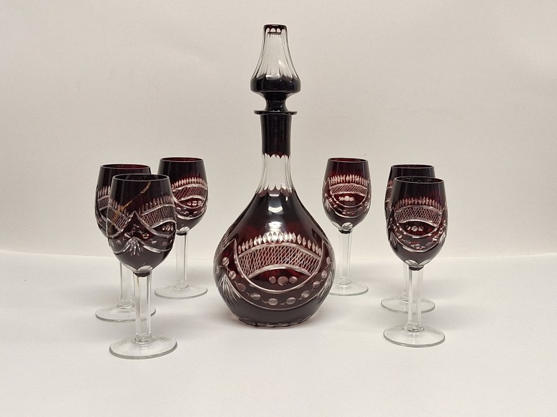 Robijnrood geslepen setje - Kringwinkel