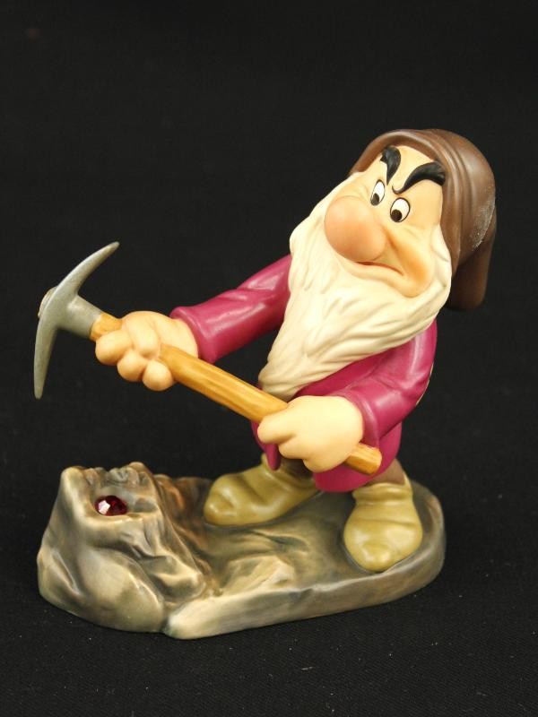 WDCC Snow White and the Seven Dwarfs in OVP 'With a Shovel or a Pick ...