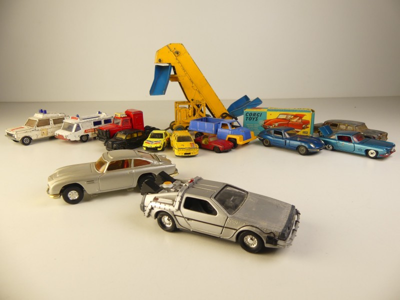 Uniek Lot Diverse Autootjes - Corgi & Dinky Toys - Kringwinkel