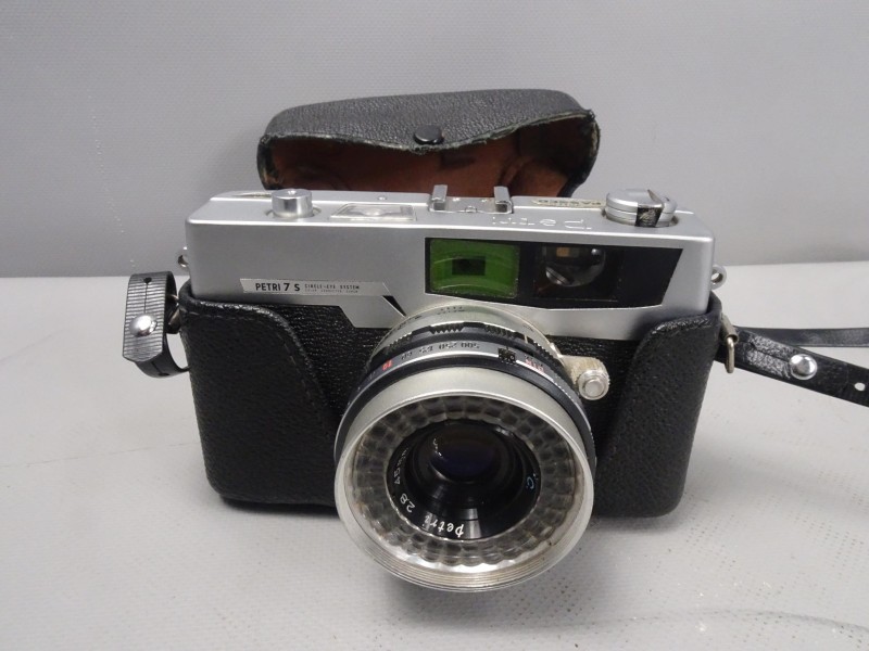 Vintage Petri 7 S Fototoestel met lederen houder - Kringwinkel
