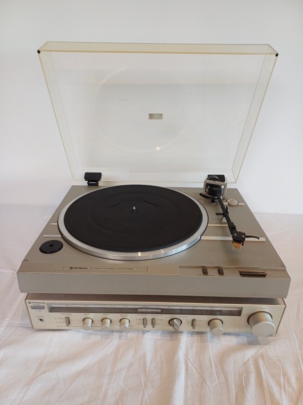 Vintage Hitachi AM/FM stereo receiver - DC servo turntable - Kringwinkel