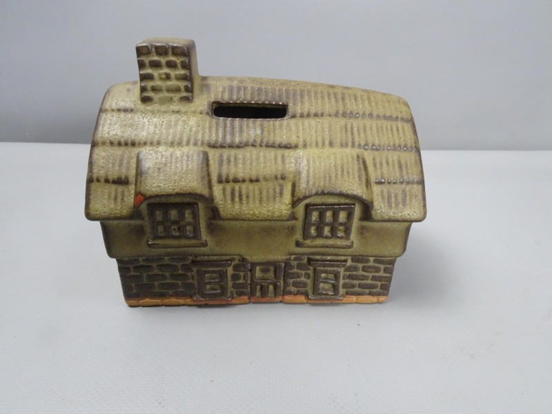 Tremar Pottery - little swan house - spaarpot - Kringwinkel