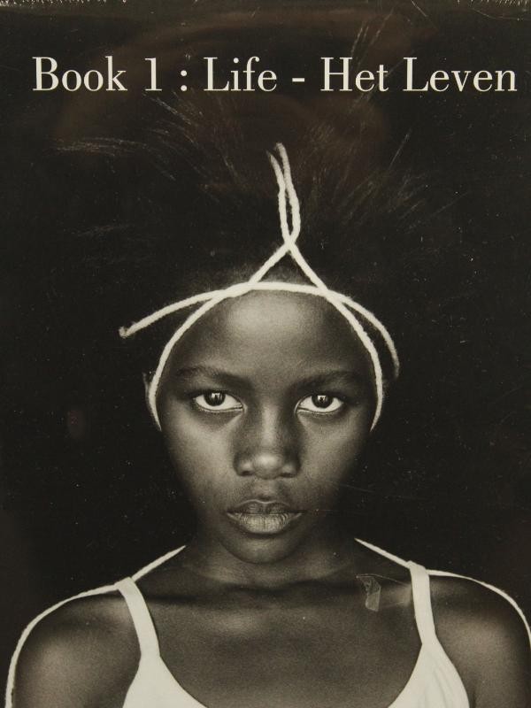 A little glow In the dark - Boek 1 Het leven - Nieuw in folie - Kringwinkel