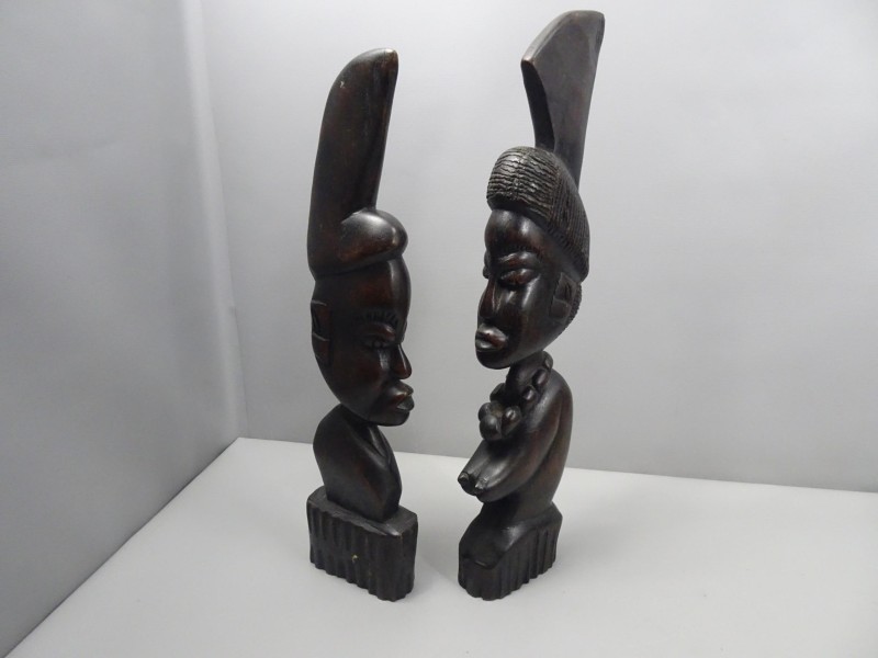 2 houten Afrikaanse tribale beelden - Kringwinkel