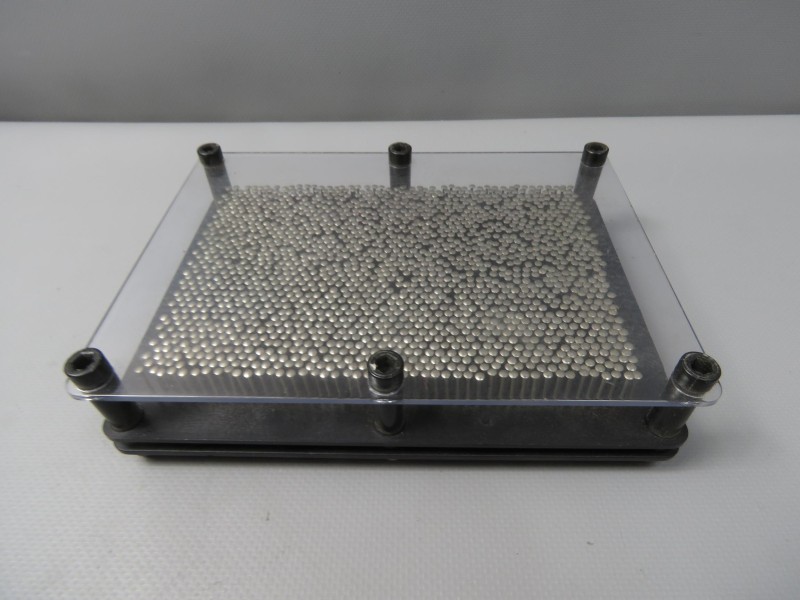 Pin art spijkerbed - Kringwinkel