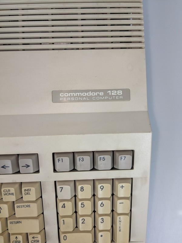 Commodore 128 Personal Computer – Vintage Retro Classic - Kringwinkel