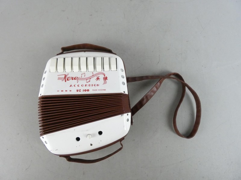 Vintage 'Hero Accordion' kinder accordeon UC 100 - Kringwinkel