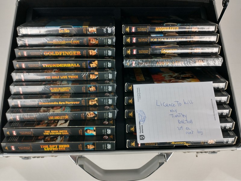 James Bond Ultimate Edition dvd-box in metalen koffer. - Kringwinkel