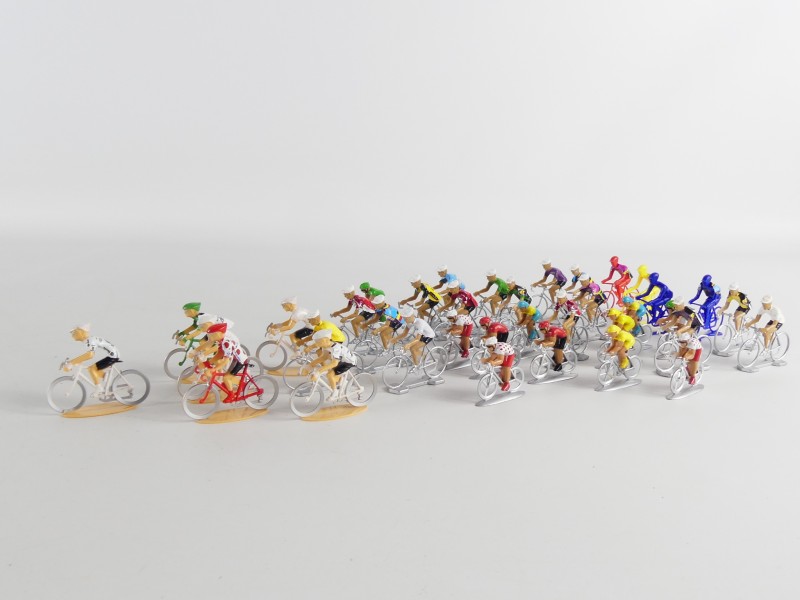 Miniatuur plastic racefietsjes (38 stuks) - Kringwinkel