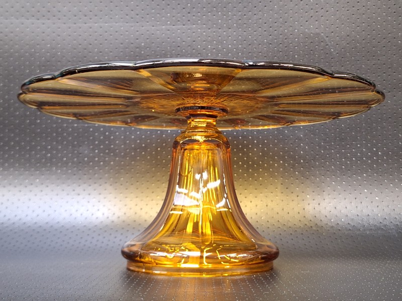 Art Deco taartschotel op voet - Val Saint Lambert Luxval - amberkleurig ...