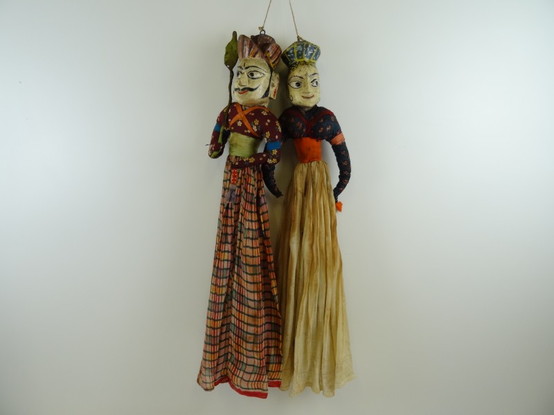 Etnische kunst oude Javaanse poppen - Kringwinkel