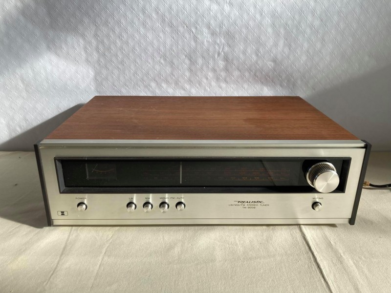 Vintage radio: Realistic TM-800B - Kringwinkel