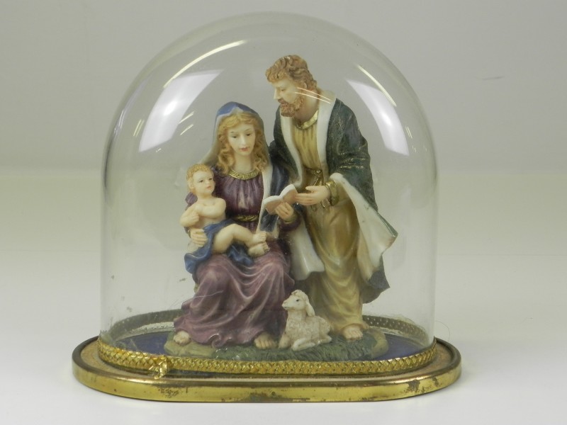Beeld van Jozef en Maria met het kind Jezus onder glazen stolp ...