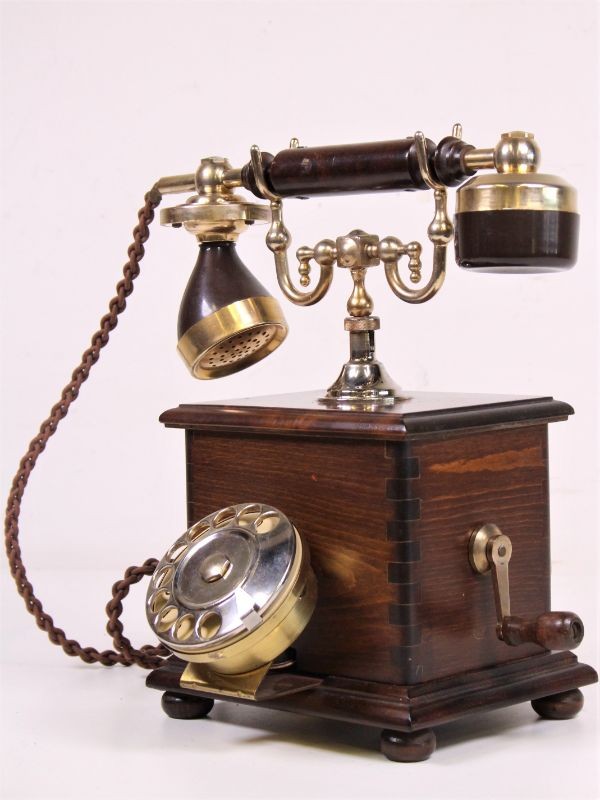 2 x Vintage telefoon bakeliet en hout - Kringwinkel