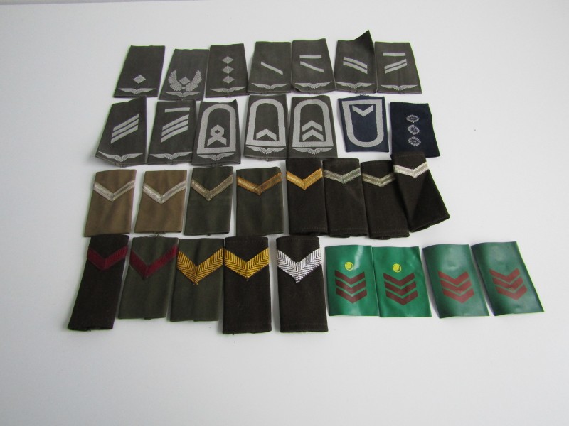 31 x Embleem: Militaire Rangen - Kringwinkel