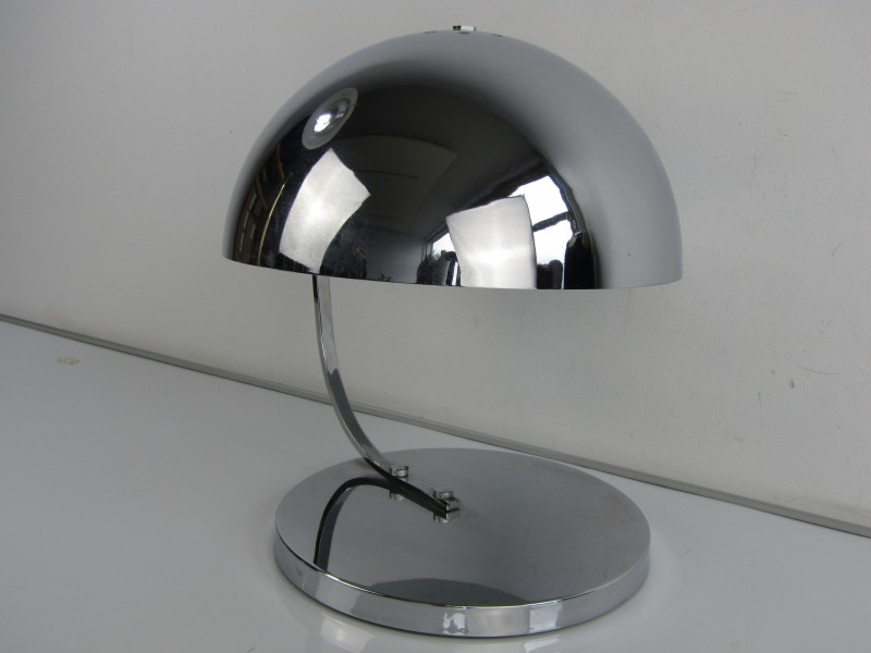 Retro Design Tafellamp: Chroom - Kringwinkel