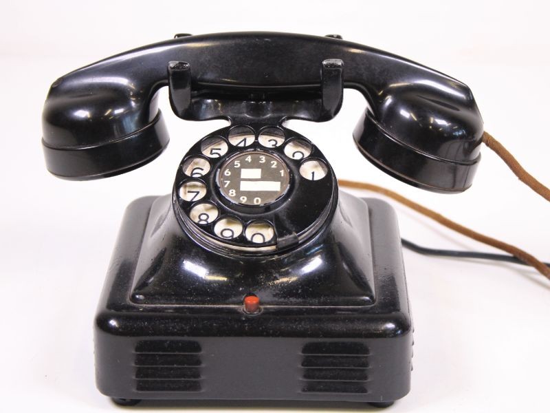 2 x Vintage telefoon bakeliet en hout - Kringwinkel