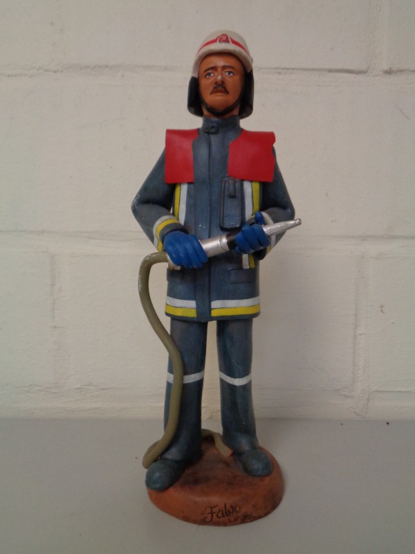Beeld “brandweerman met slang” “Falvo” - Kringwinkel