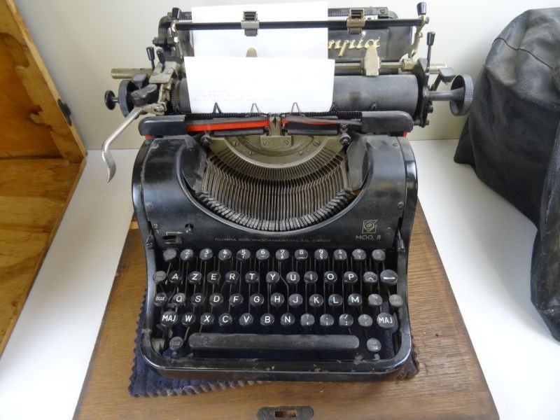 Vintage Olympia Typewriter model 8 - Kringwinkel