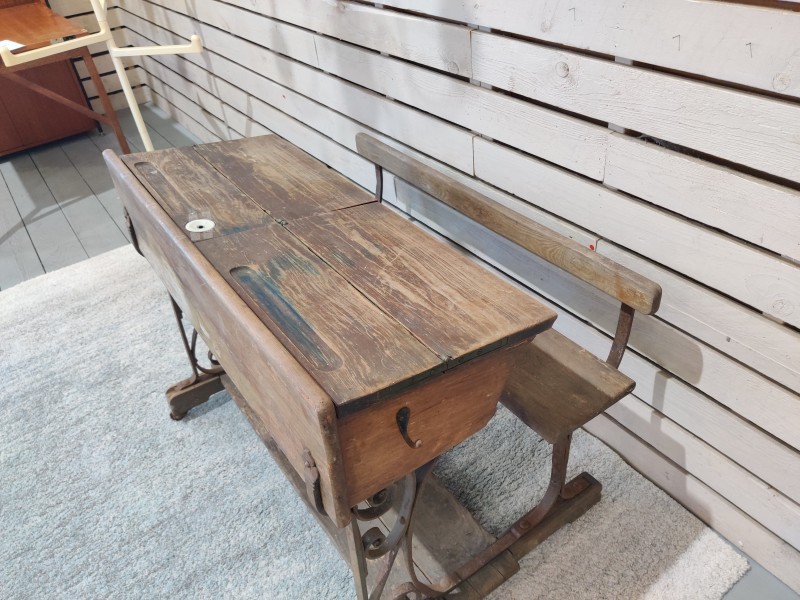 Oude schoolbank - Kringwinkel