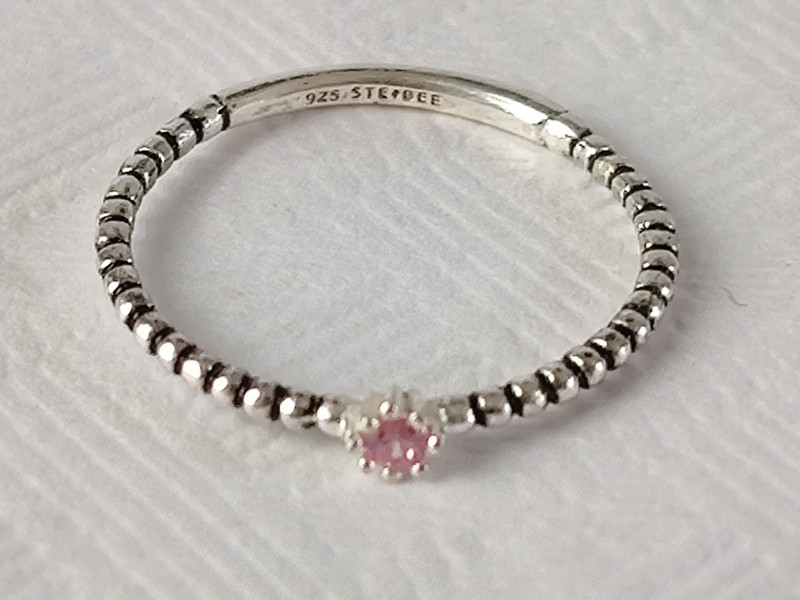 zilveren ring met roos steentje - Kringwinkel